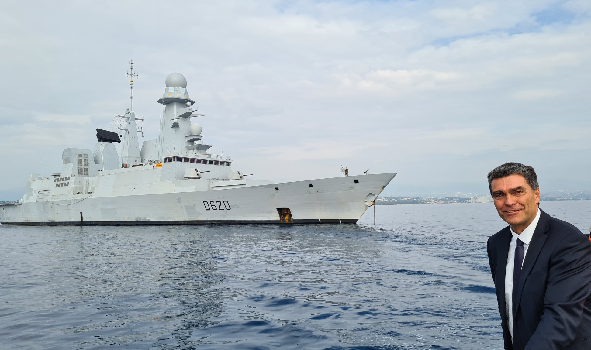 Parrainage entre la ville d'antibes Juan-les-Pins et le navire de la ...